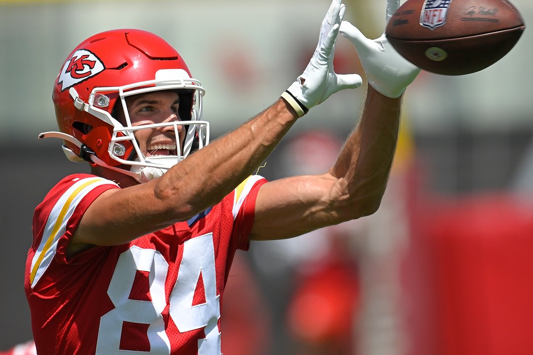 A VERY short NFL shoot - Reed Hoffmann